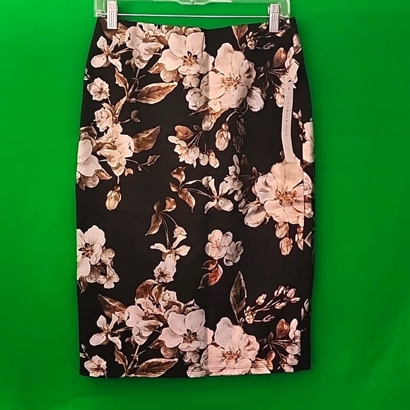 Carole Wren | Skirts | Nwt Carole Wren Beautiful Blacksilver Flowery ...